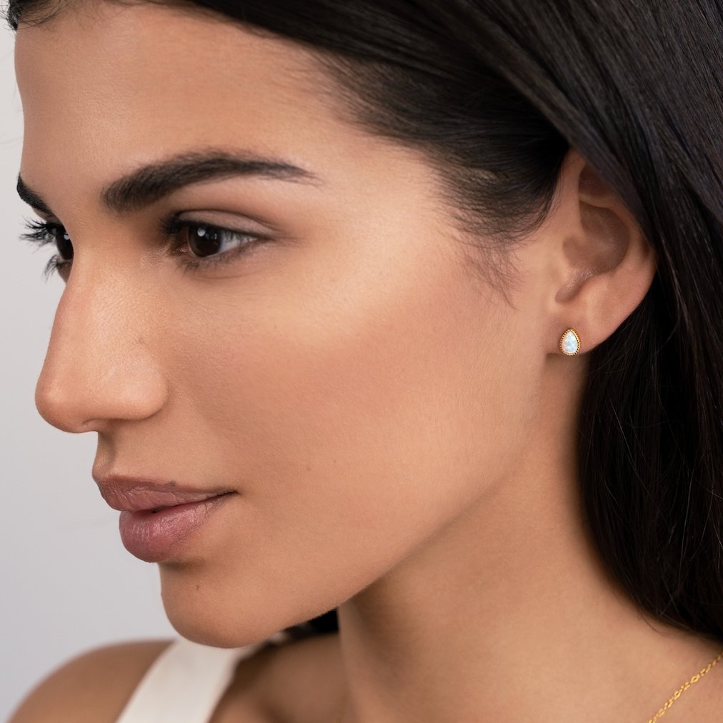 Melina – Malé zlaté kruhy s jemným otvorem. – zlatniknovak